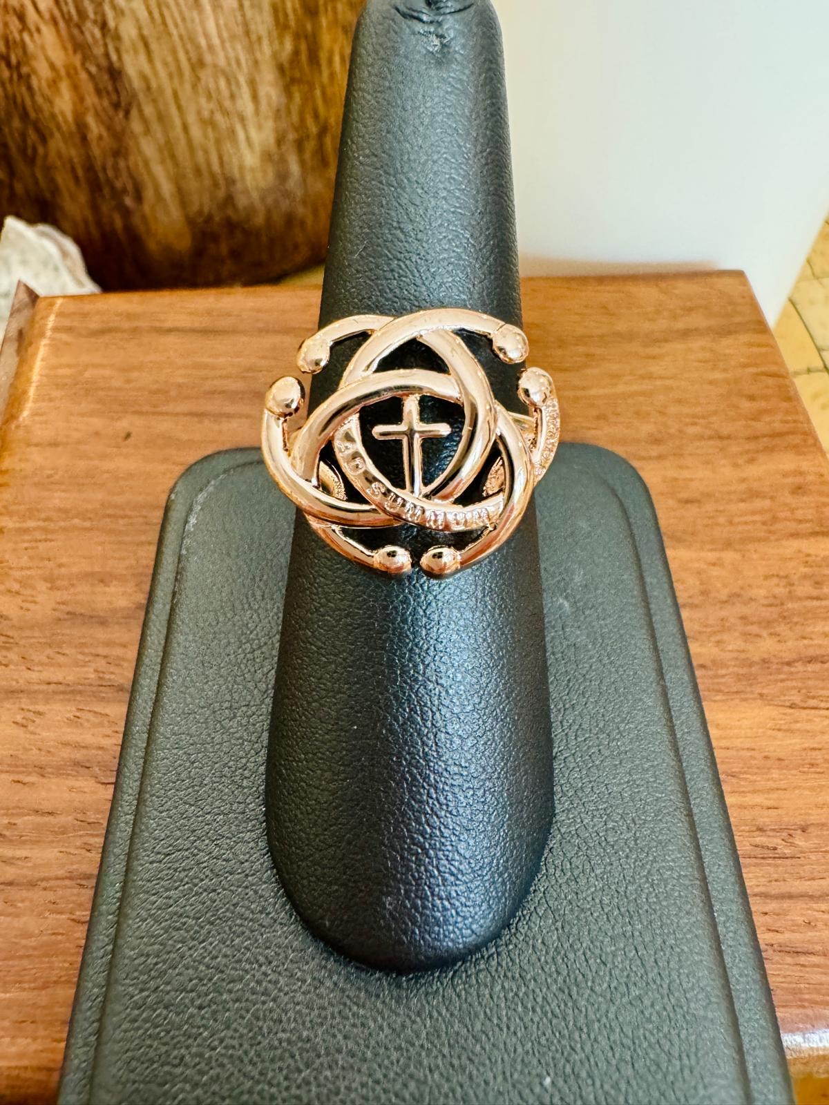 Antonella's Intertwining Perseverance Ring With Cross