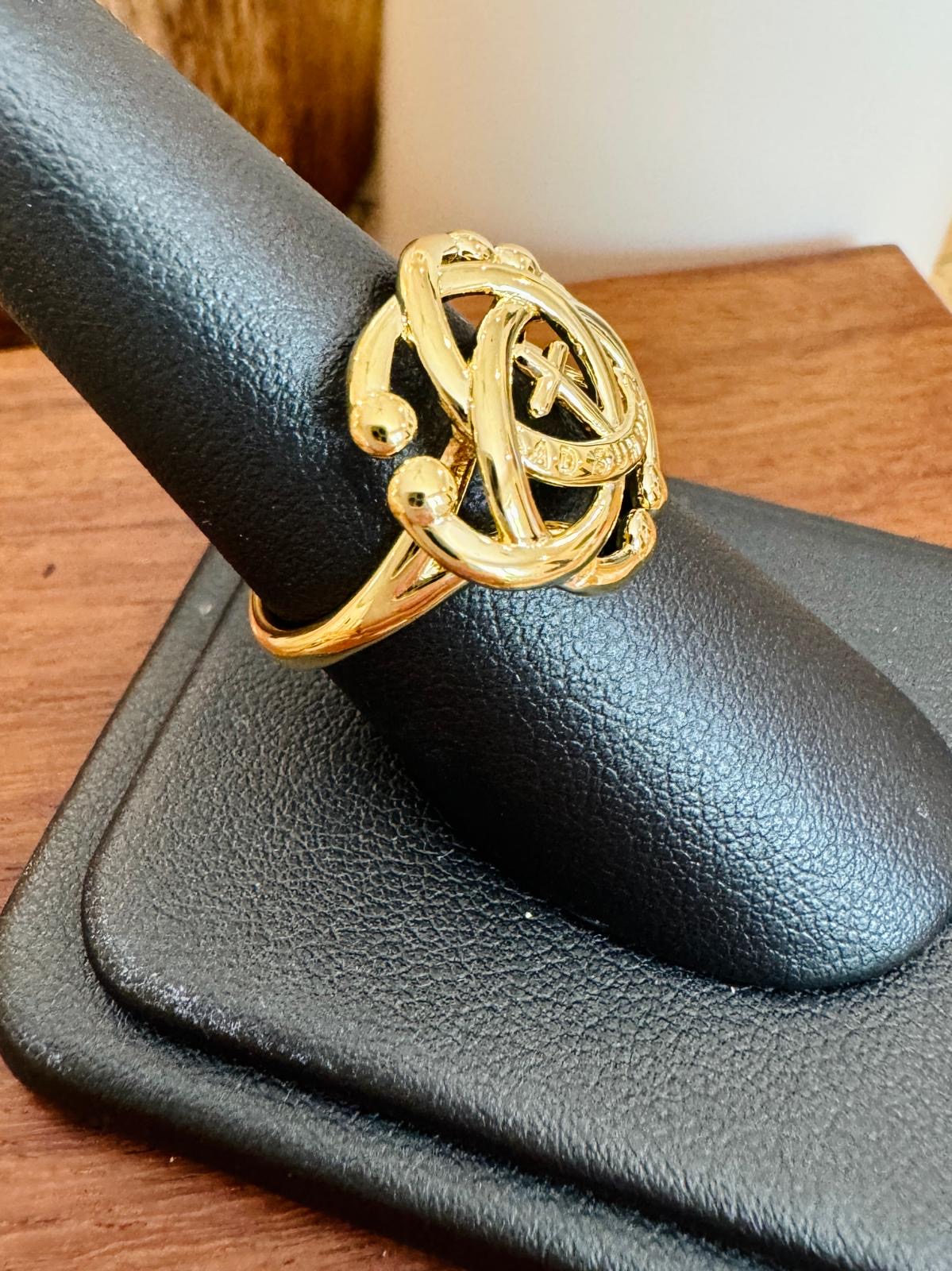 Antonella's Intertwining Perseverance Ring With Cross