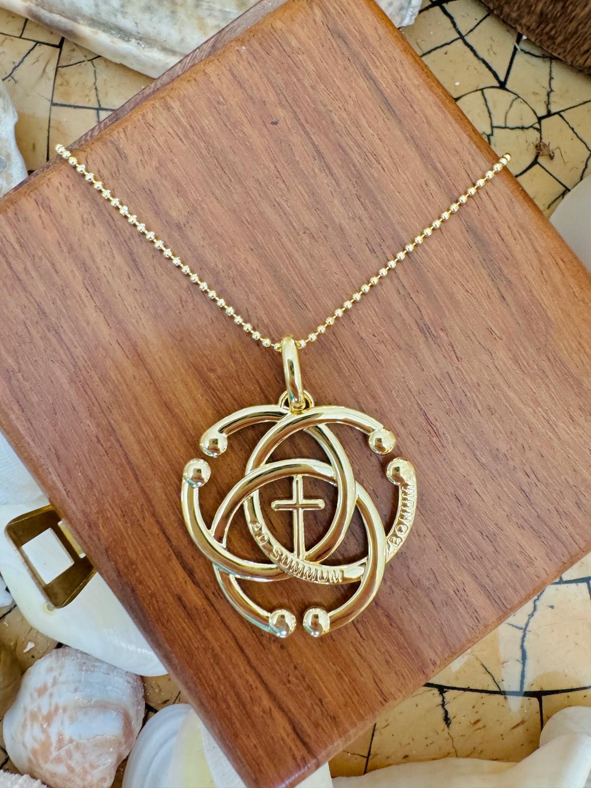 Antonella's Intertwining Perseverance Necklace With Cross
