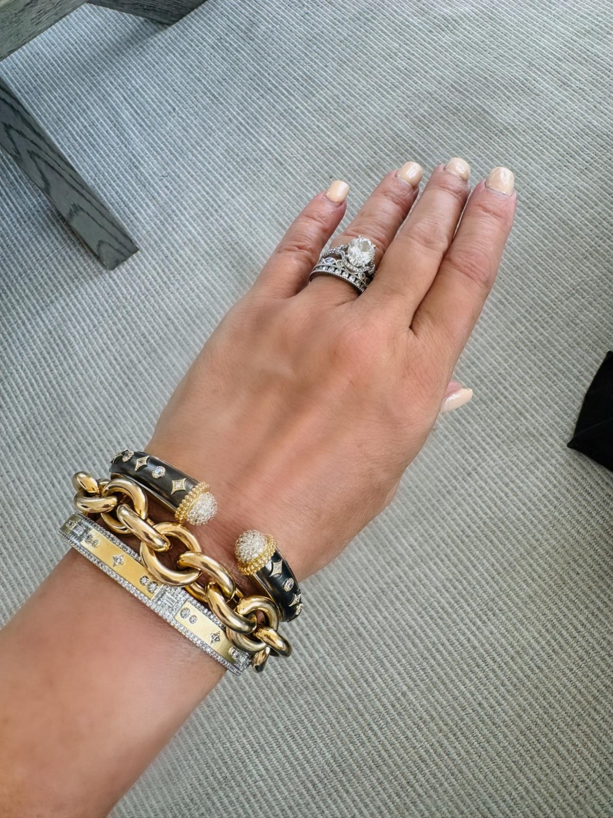 Look of Fine Rich Gold Bangle with Rectangular Stone Detail